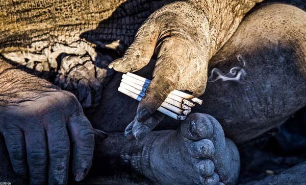 Este hombre de 80 años hace 60 años que no se lava